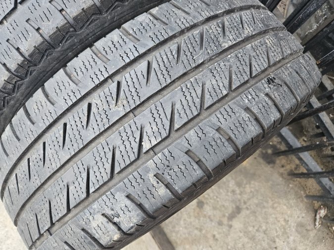 235/65 R16 Goodyear