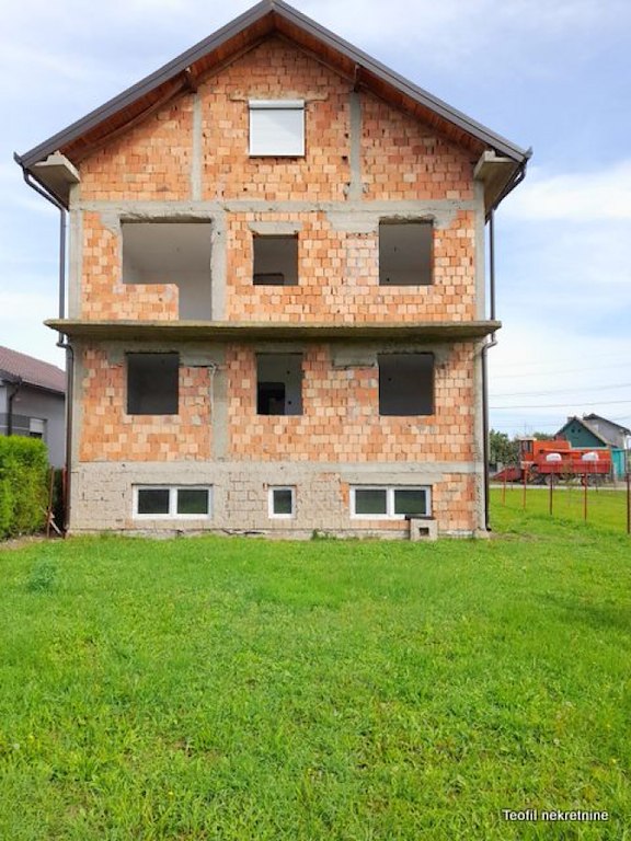 SURCIN BEČMEN 400m2 , (500) , 290000e