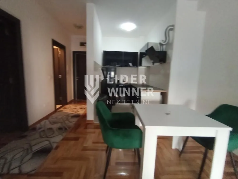 Izdavanje, trosoban stan, 43m2, Crveni Krst, Beograd