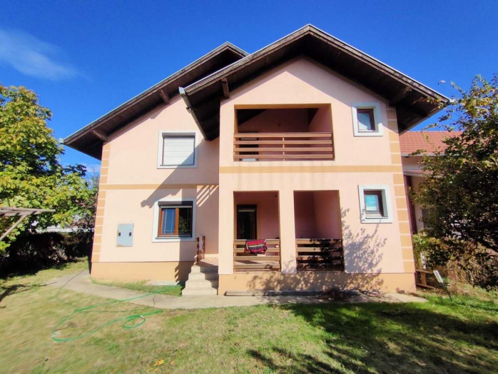 Kuća na prodaju, 315m2, 260.000€