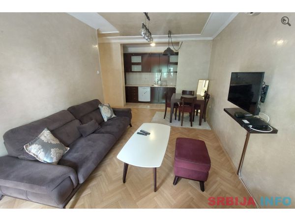 Trosoban Apartman Jasmin 9 Novi Sad Rotkvarija