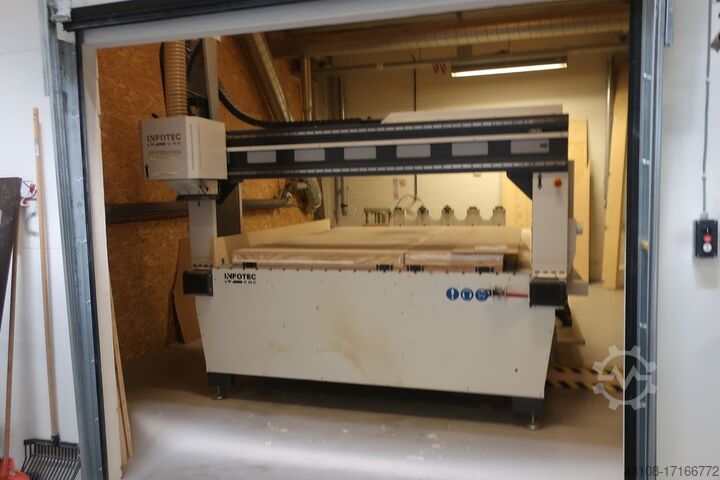 CNC-infotec obradni centar 3121
CNC INFOTEC Machining center Model: 3121