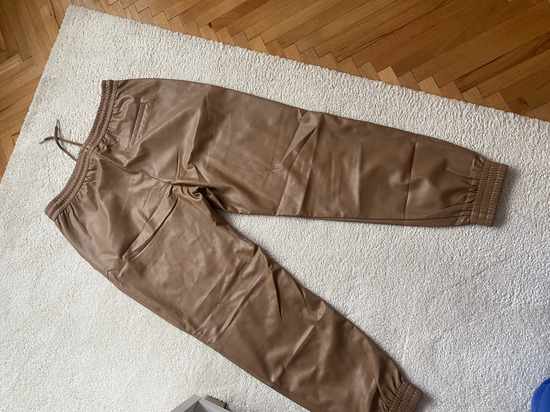 Zara move kozne pantalone velicina M