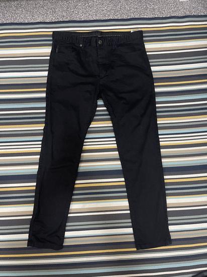 Muške Zara pantalone broj 44 M L