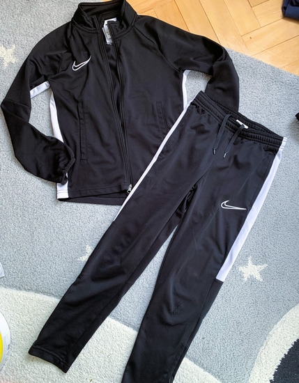 Original crna Nike DRI FIT trenerka vel 128-137