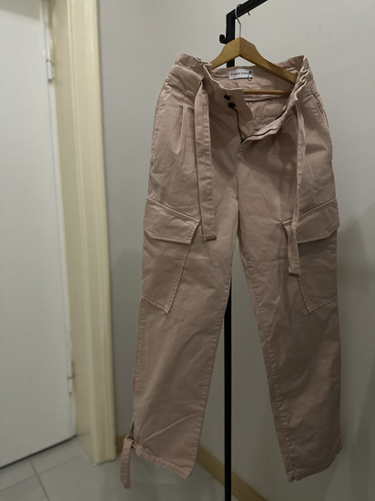 Pinko pantalone, kao nove,isprobane nenošene