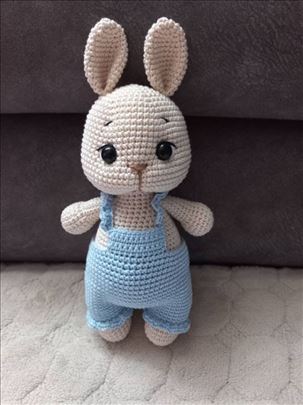 Heklana igračka zeka, amigurumi