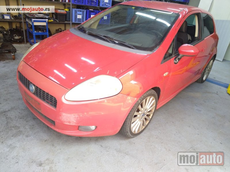 Fiat Grande Punto leva vrata kod boje 176/A Originalni delovi  Moguca ugradnja delova Alfa Romeo 147-156-166-159-GT-MiTo-Giulietta Fiat bravo 2 - croma -grande punto -multipla 2 -punto 3 -stilo-id...