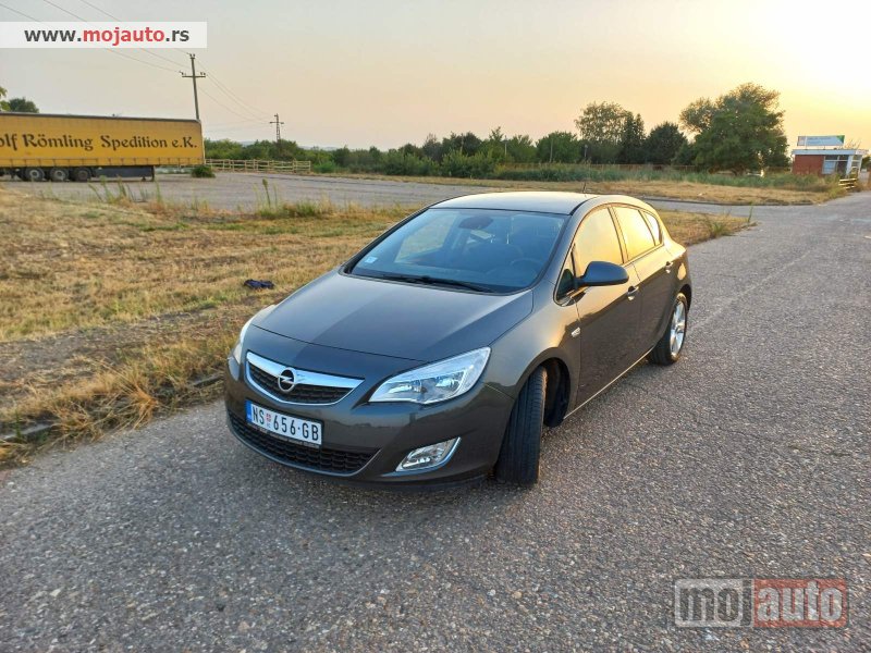 Opel Astra J