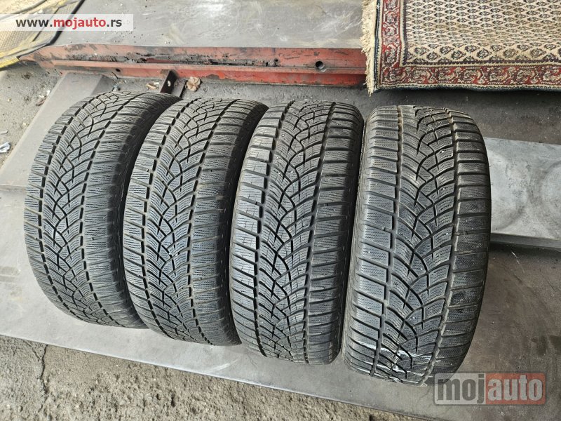 215-50-17 Goodyear kao nove Odlicne