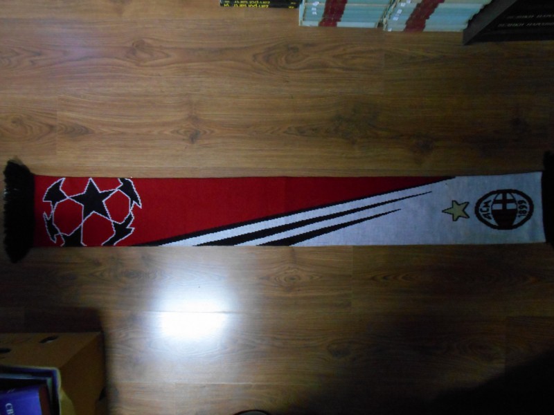 Navijački šal AC Milan