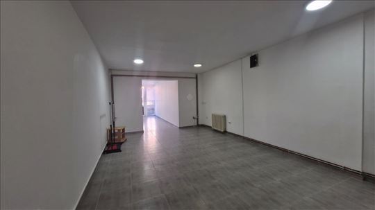 Lokal od 60 m² u Sremčici