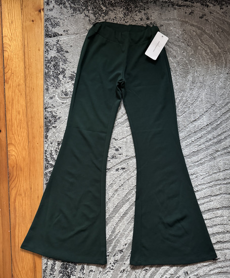 Nove pantalone sirokih nogavica