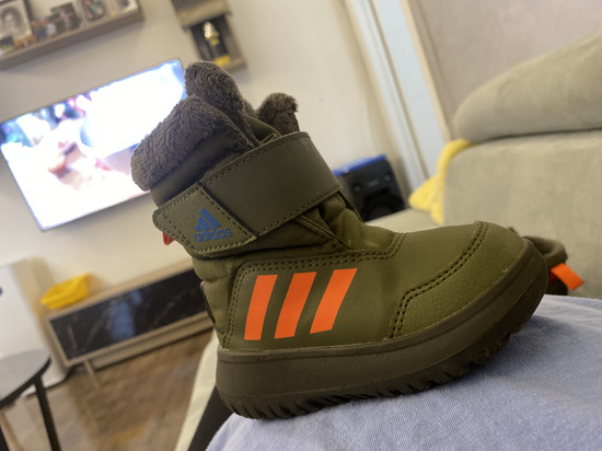 Adidas cizmice 22