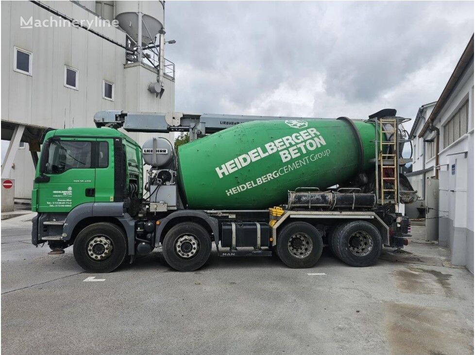 Liebherr na šasiji MAN L.2007.46.006 z podajnikiem taśmowym kamion s mešalicom za beton