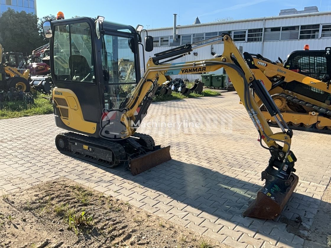 Yanmar SV18 with powertilt quickcoupler and bucket mini bager