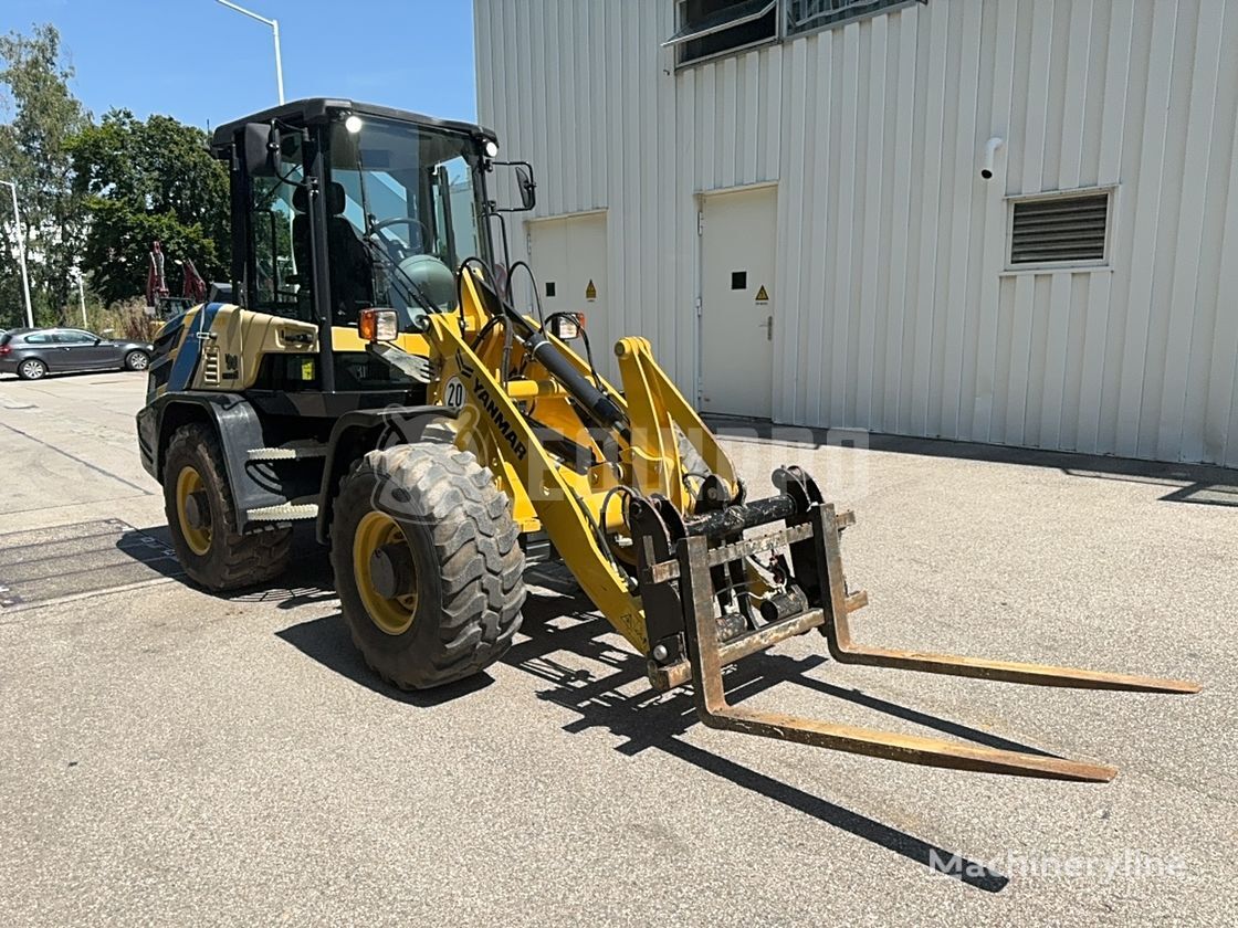 Yanmar V80 with 4-in-1 bucket and palletfork prednji utovarivač