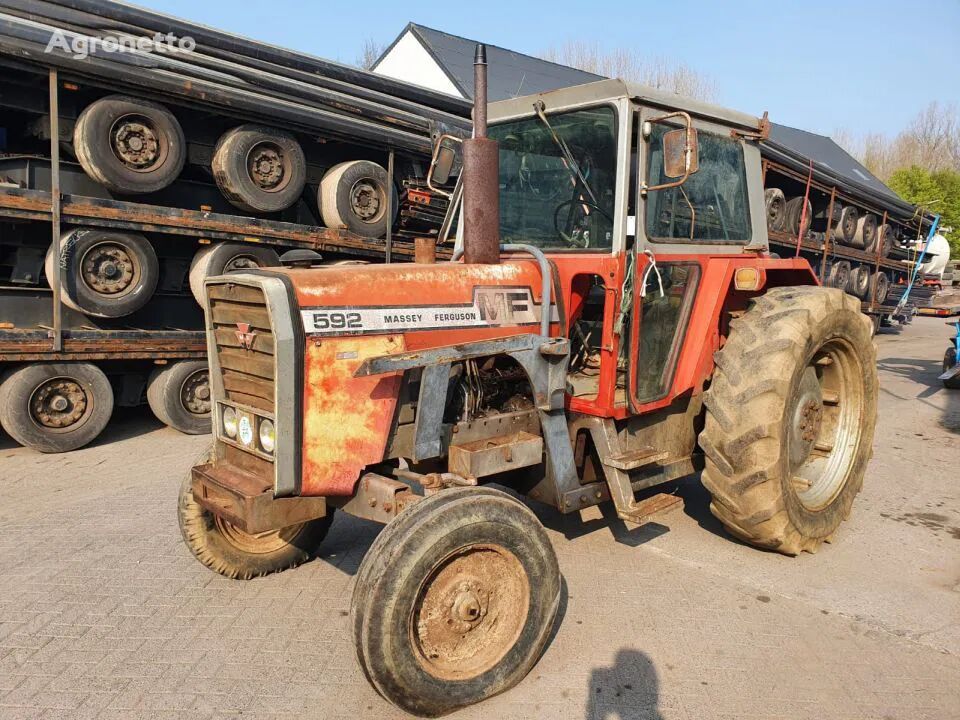 Massey Ferguson 592 traktor točkaš