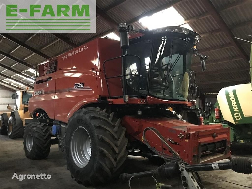 Axial-flow 8250 med 4wd og harvest command, kun 570 tærsketimer kombajn za žito