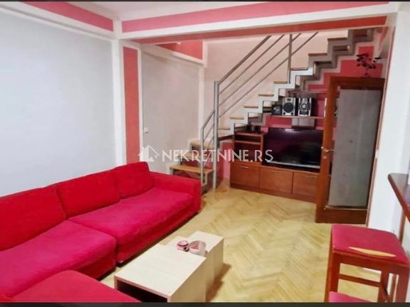 TROSOBNI DUPLEX U CENTRU NOVOG SADA