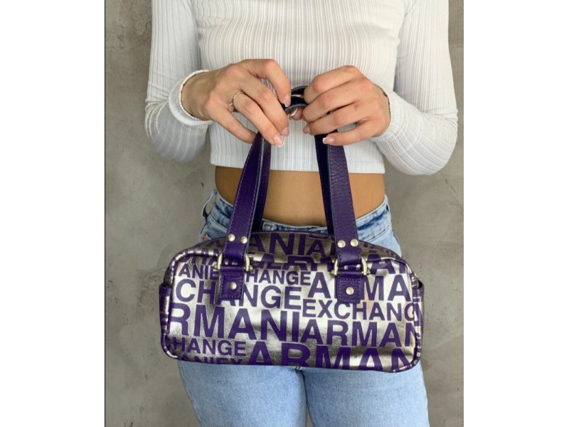 Armani Exchange tasna