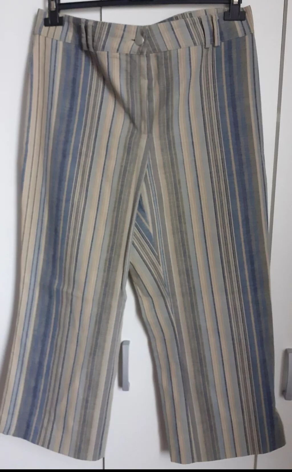 Pantalone zenske debljeg materijala velicina 44 rasprodaja zato su te