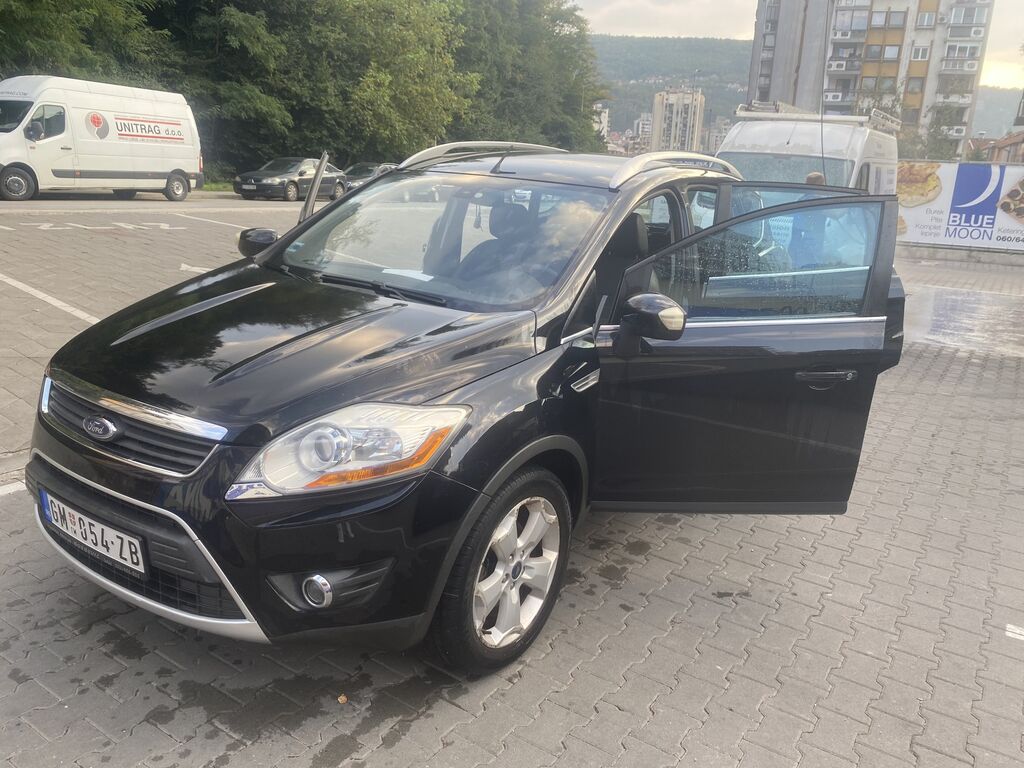 Ford Kuga: 2 l | 2009 г. 252000 km. Hečbek