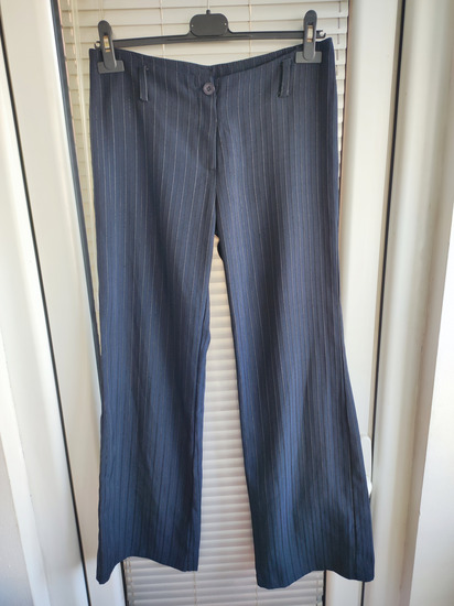 Prugaste elegantne pantalone vel M