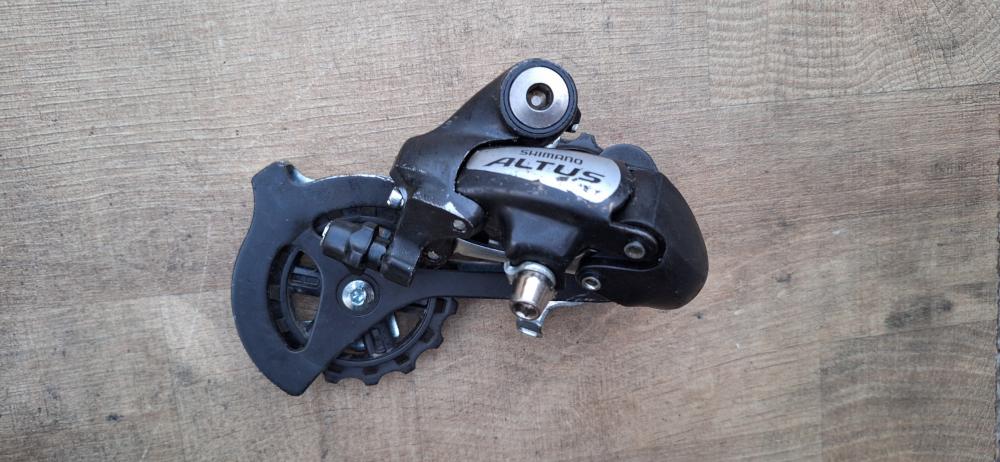 Zadnji menjač Shimano Altus m310 br.3