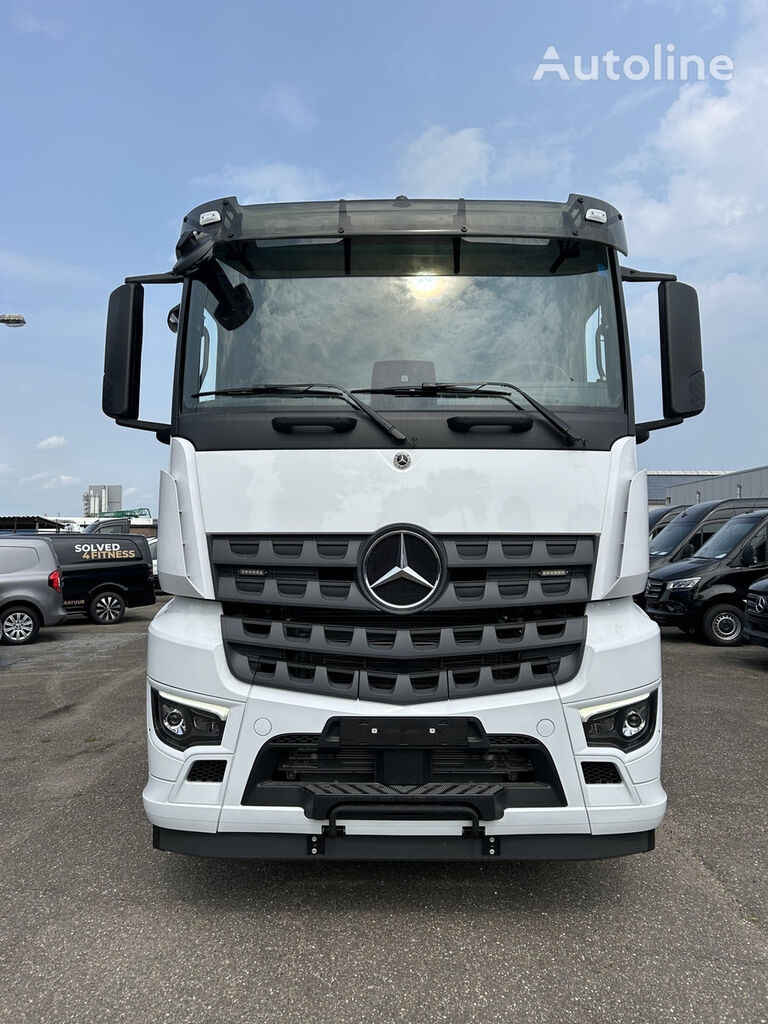 Novi Mercedes-Benz Arocs 4945K 10x4 Geïsoleerde Tibeg Asfaltkipper Navigatie LED kiper