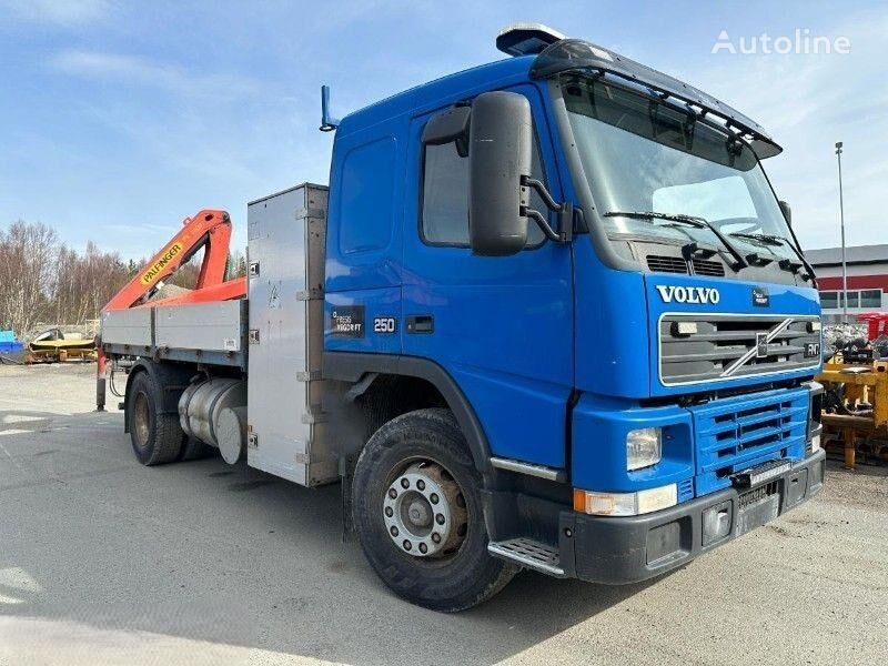 Prodaje se Volvo FL7 m/ sertifisert kran kamion s ravnom platformom na aukciji