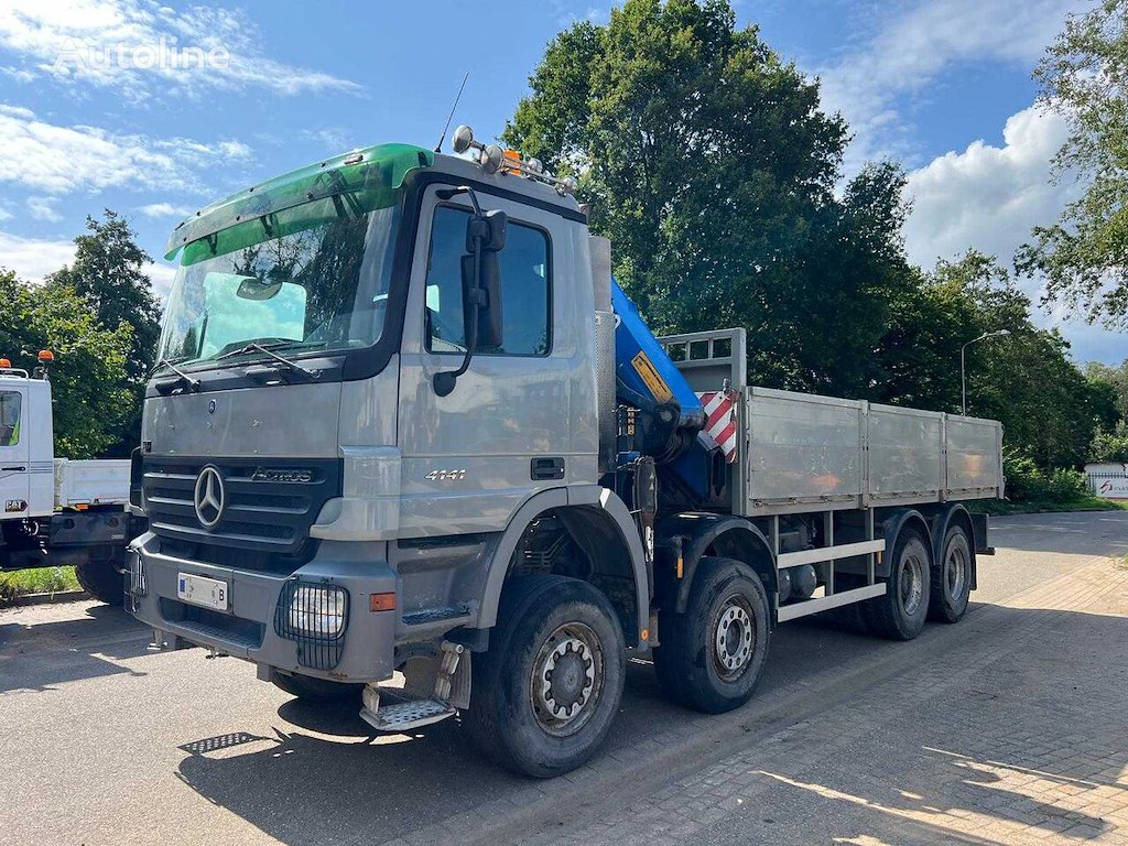 Prodaje se Mercedes-Benz Actros 4141K kamion s ravnom platformom na aukciji