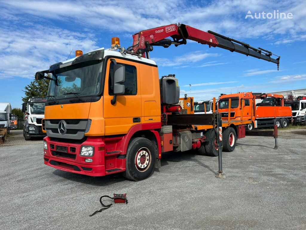 Mercedes-Benz Actros 2646 L 6x4 Pritsche Kran Fassi 450 45m to kamion s ravnom platformom