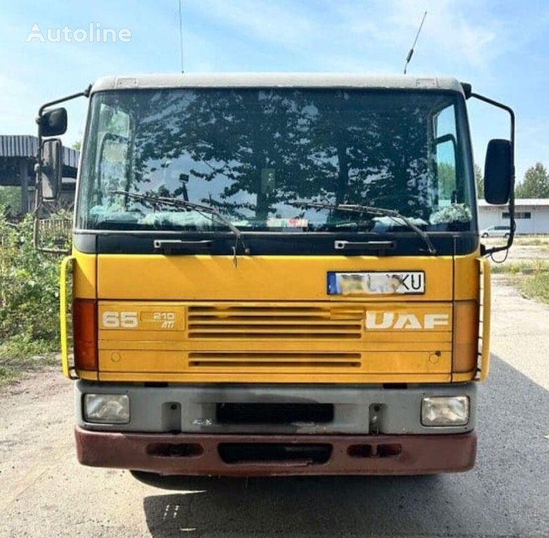 DAF 65.210 kamion s ravnom platformom