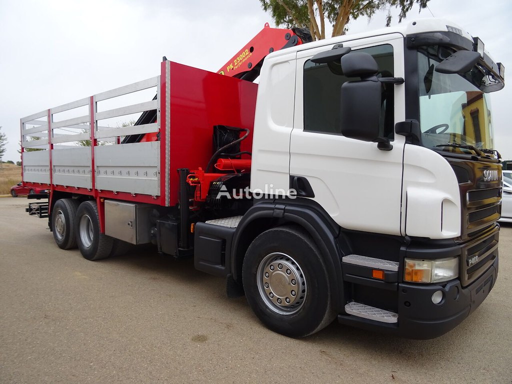 Scania P 400 kamion s ravnom platformom