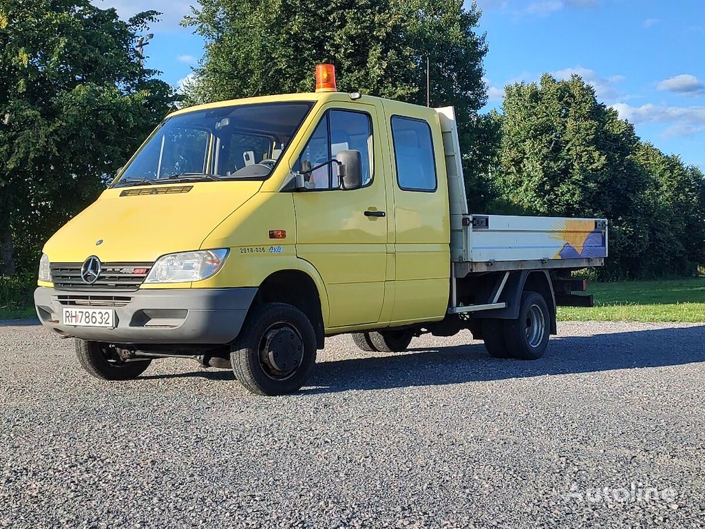 Prodaje se Mercedes-Benz Sprinter kamion s ravnom platformom na aukciji