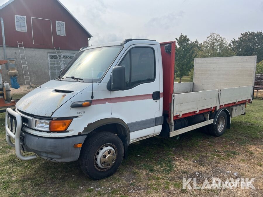 Prodaje se IVECO 65C15 kamion s ravnom platformom na aukciji