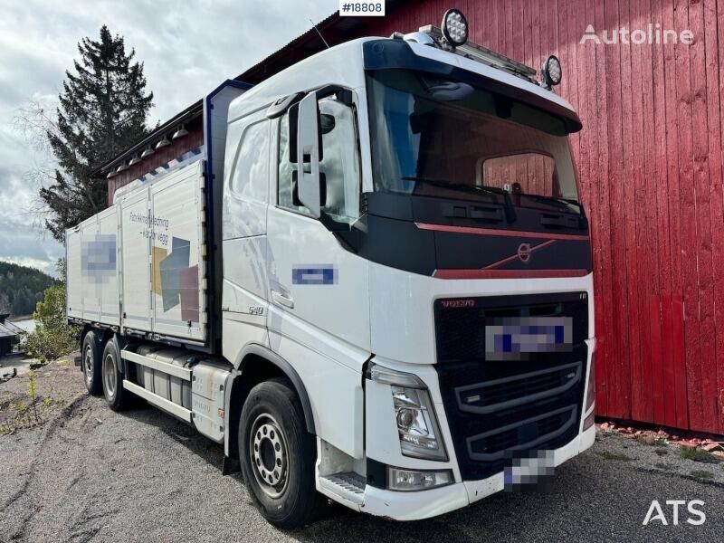 Volvo FH540 kamion s ravnom platformom