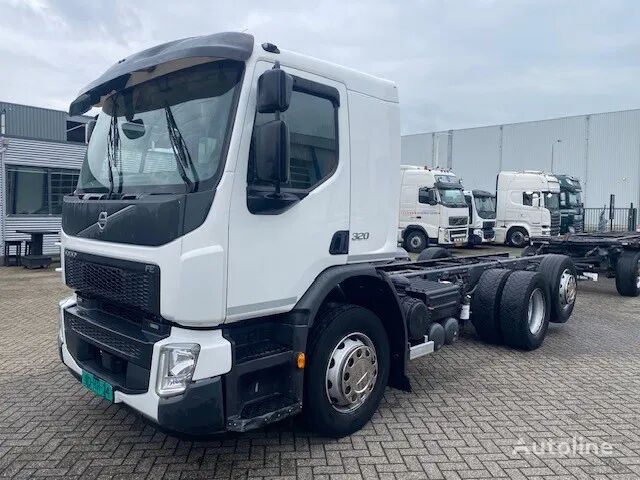 Volvo FE 320 6x2 ,chassis cabine , laatste as gestuurd en liftbaar kamion šasija