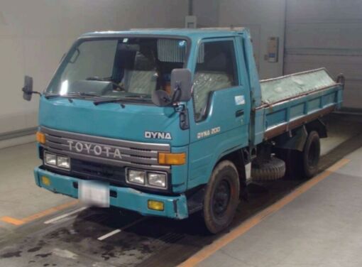 Toyota DYNA kamion s ravnom platformom < 3.5t