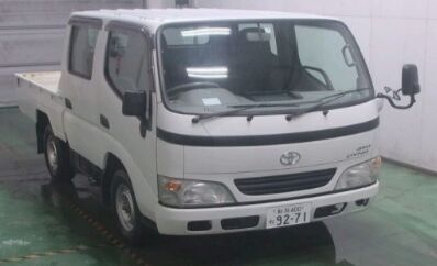 Toyota DYNA kamion s ravnom platformom < 3.5t