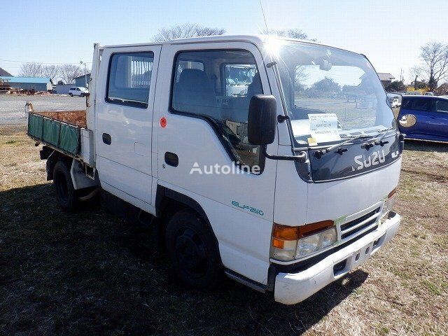 Isuzu ELF kamion s ravnom platformom < 3.5t