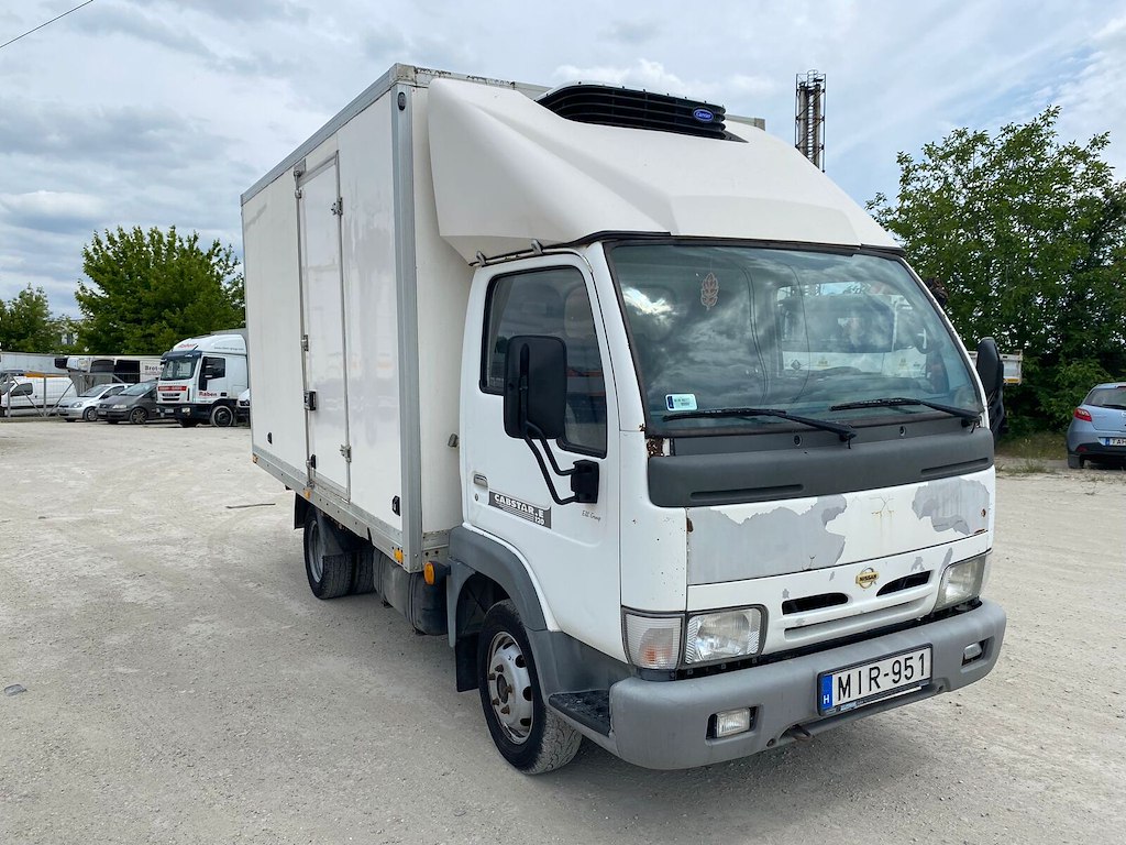 Nissan Cabstar 3,0 tdi Frigo + meat hook - 3,5t kamion hladnjača < 3.5t