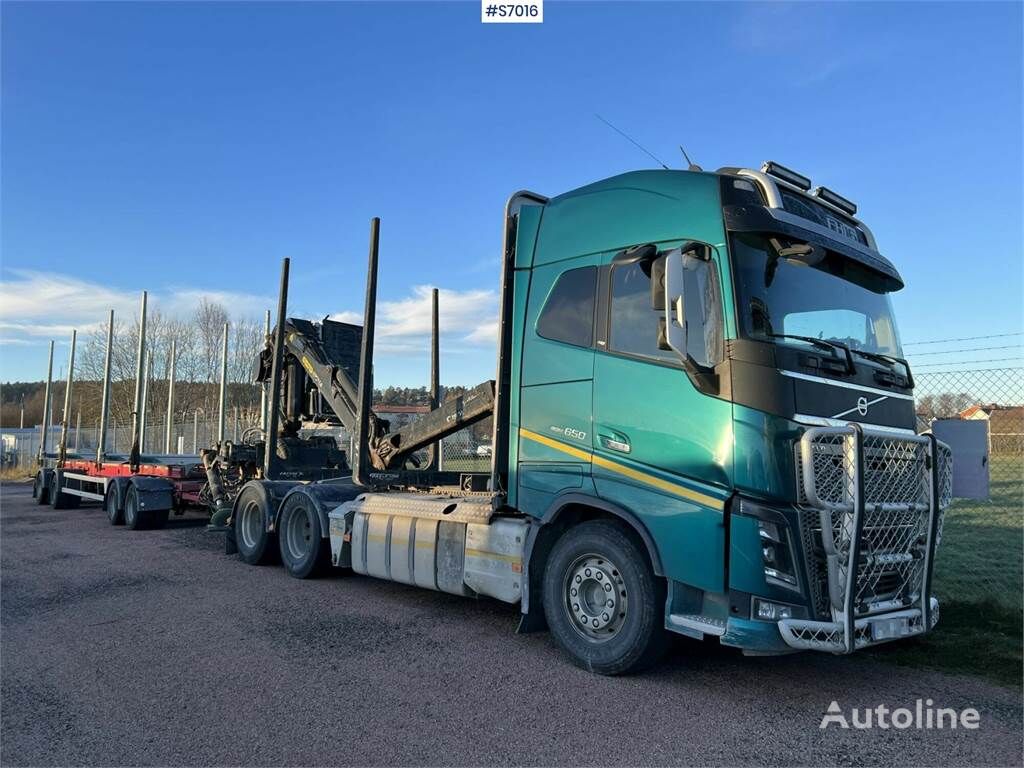 Volvo FH16 Timber truck with trailer and crane kamion za prevoz drva