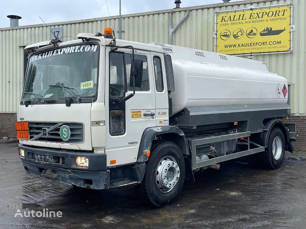 Volvo FL 6 Fuel Tank Truck 11.760 Liters Manuel Gearbox Truck Good Con autocisterna