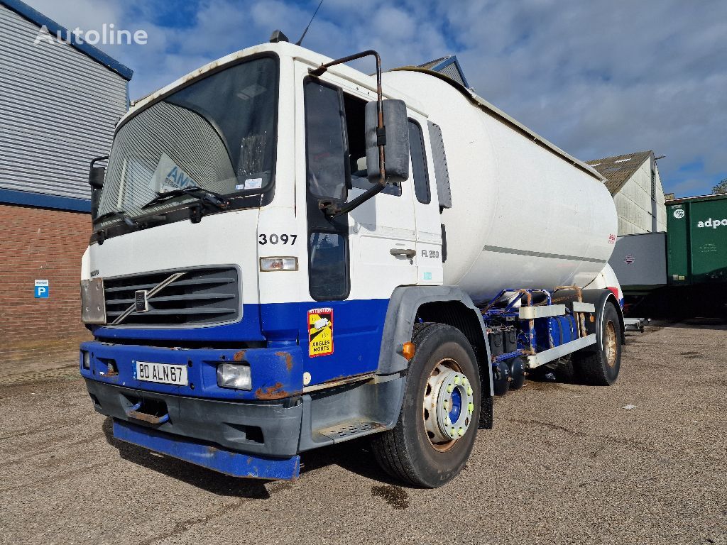 Volvo FL 250 kamion za transport gasa