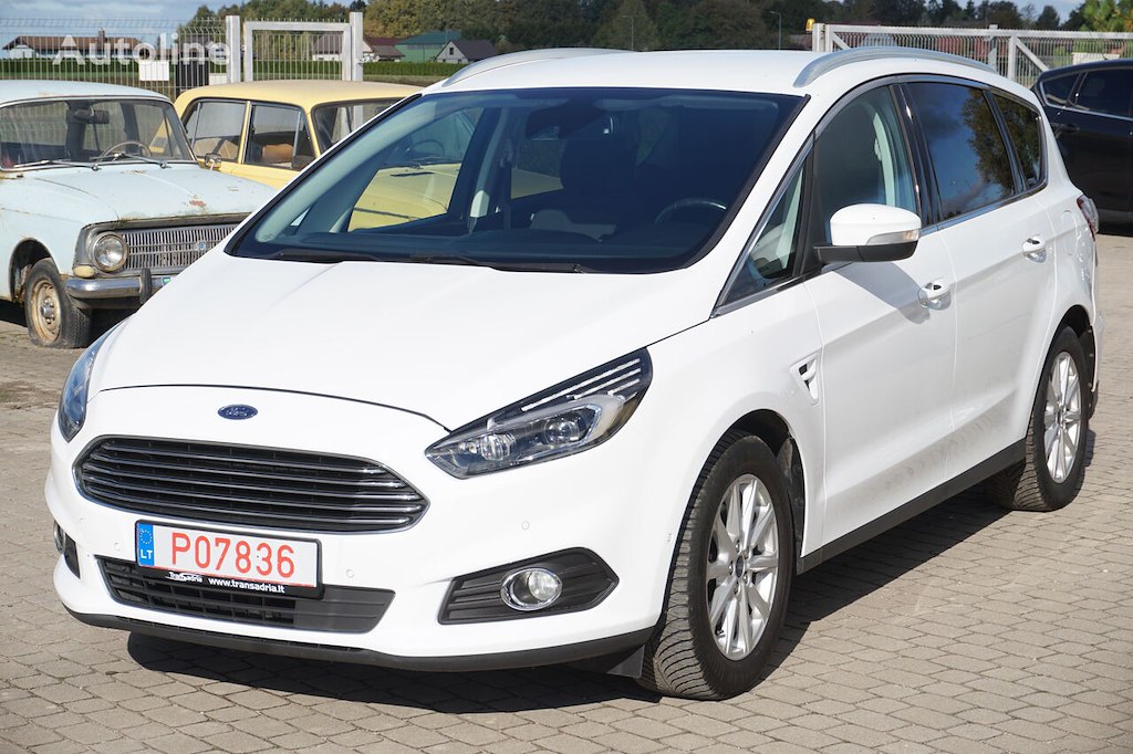 Ford S-MAX minivan