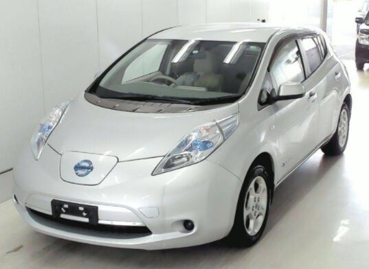 Nissan LEAF hečbek