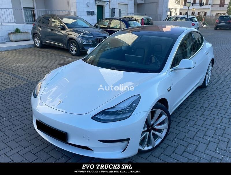 Tesla Model 3 hečbek