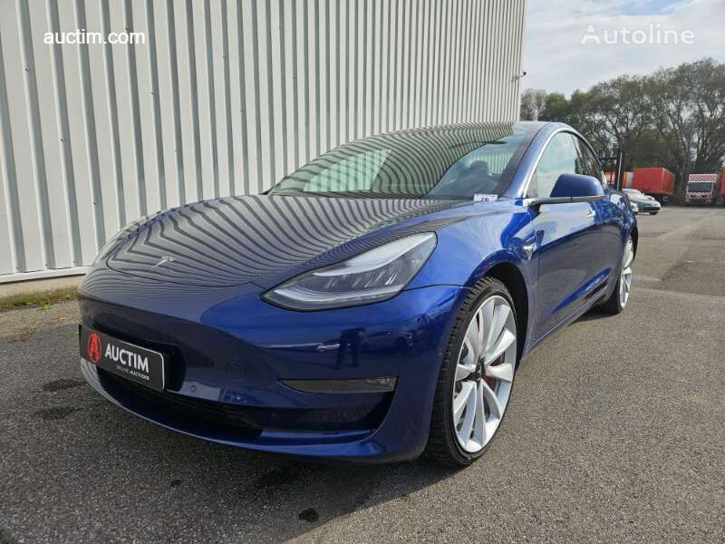 Prodaje se Tesla Model 3 Long Range sedan na aukciji